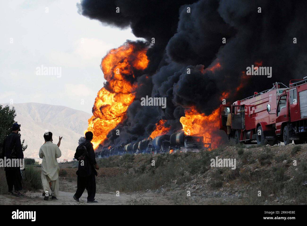 Oil tankers pakistan hi-res stock photography and images - Alamy