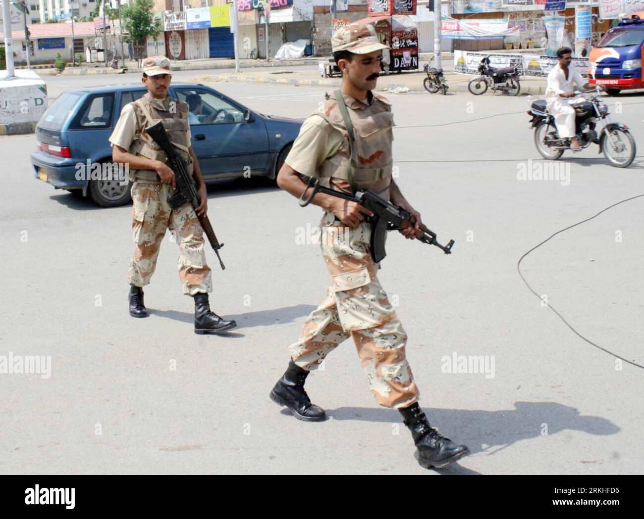 Paramilitary gangs hi-res stock photography and images - Alamy
