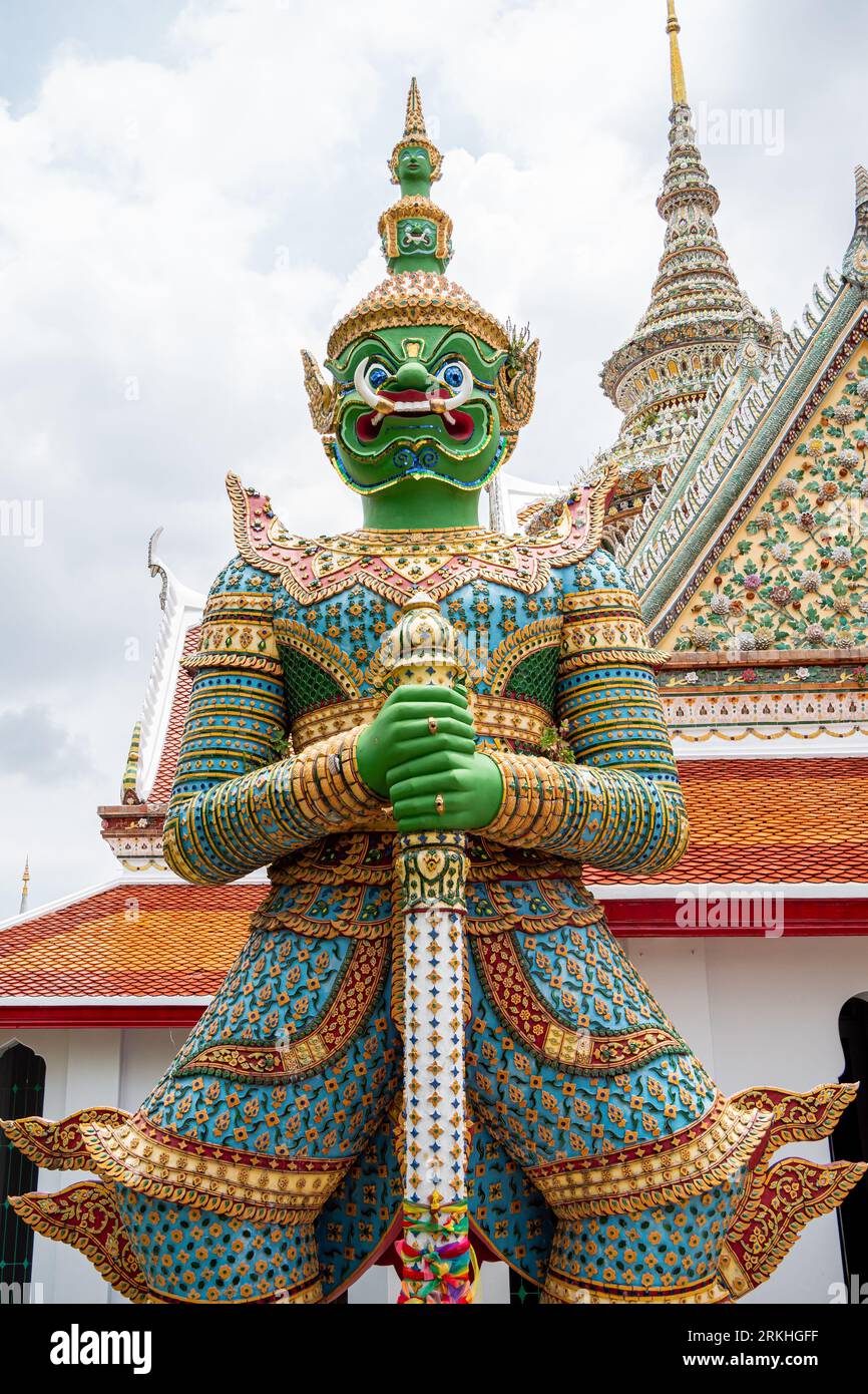 Yak Wat Chaeng at Wat Arun Temple with Chao Phraya River, The most ...