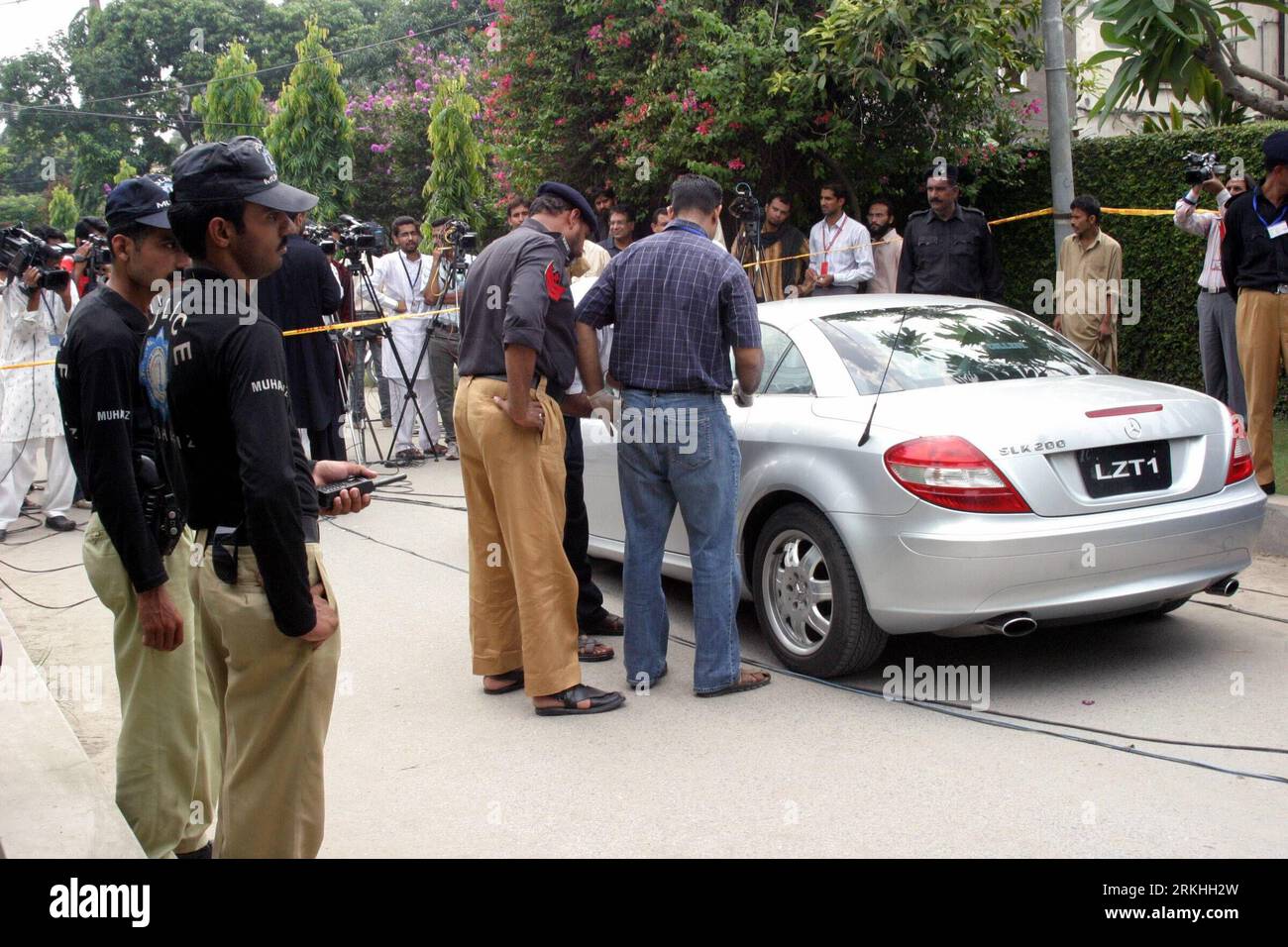 Lahore police car hi-res stock photography and images - Alamy