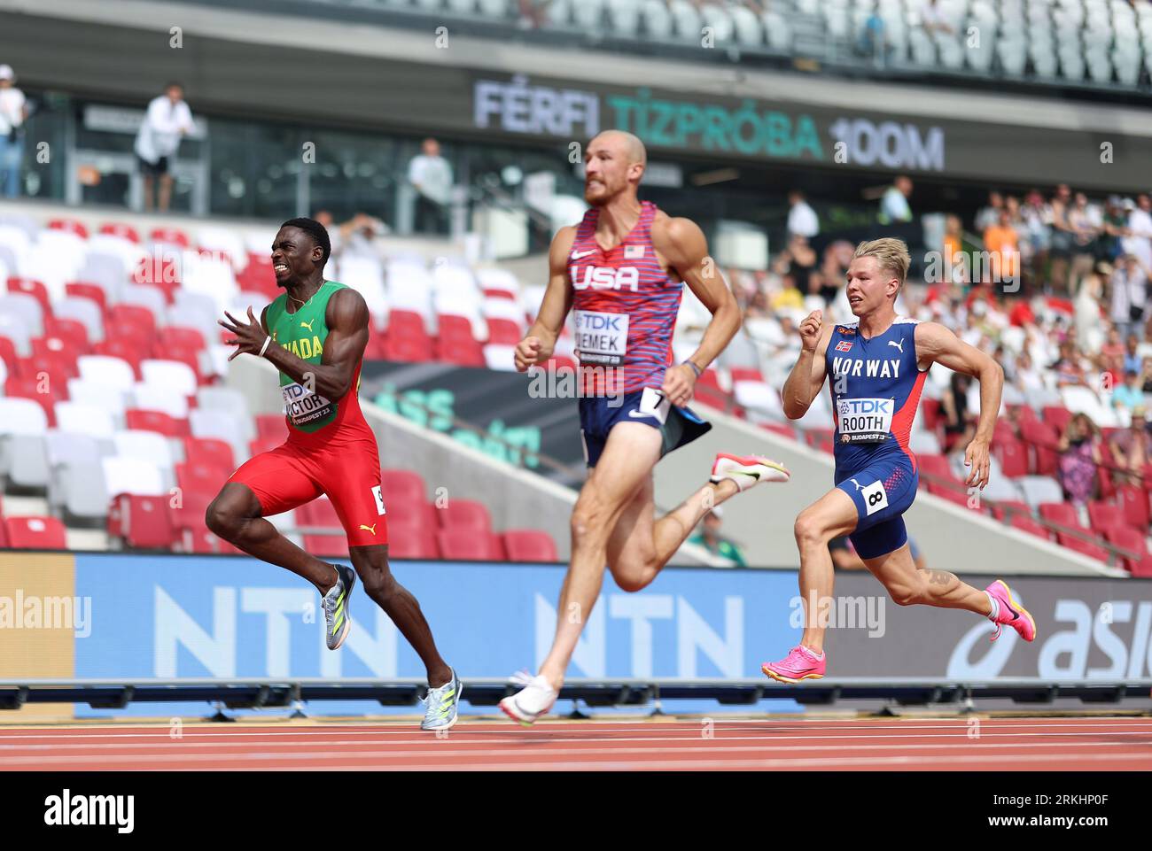Budapest, Hungary. 25th Aug, 2023. Grenada's Lindon Victor (L) competes ...