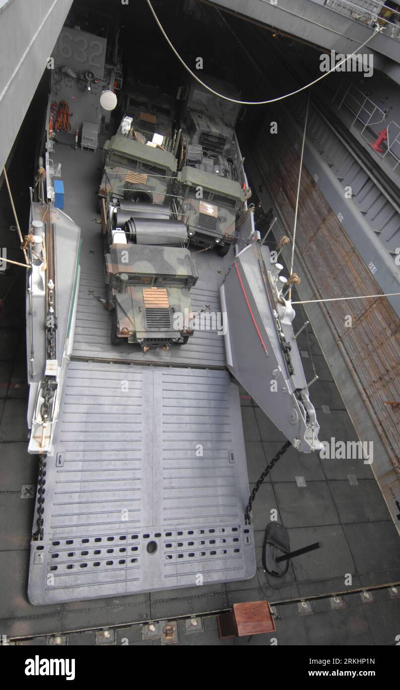 Amphibious landing crafts hi-res stock photography and images - Alamy