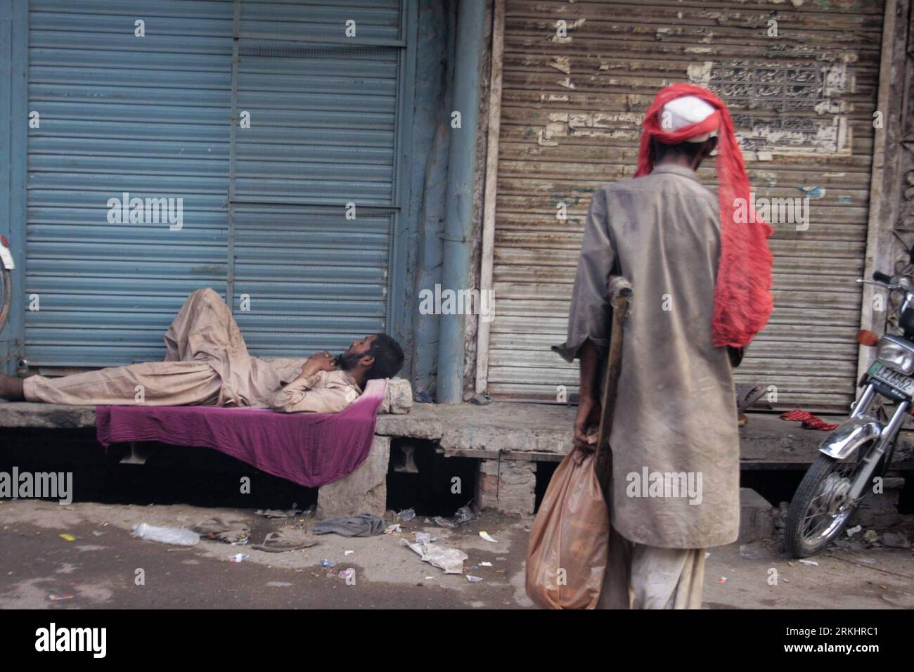 Drug addicts in street hi-res stock photography and images - Alamy