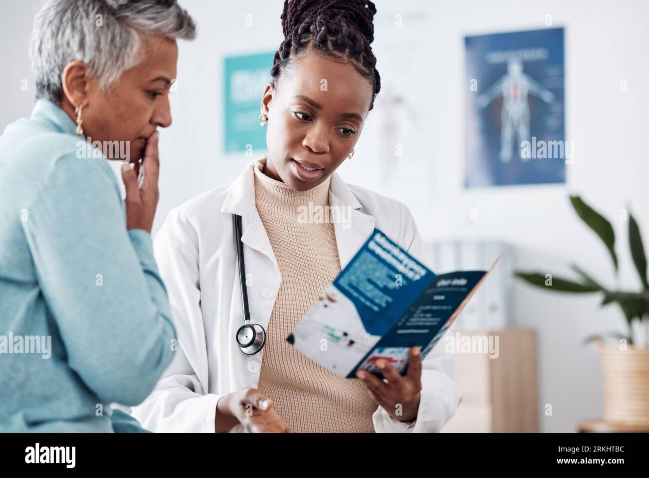 Nurse pamphlet patient hi-res stock photography and images - Alamy