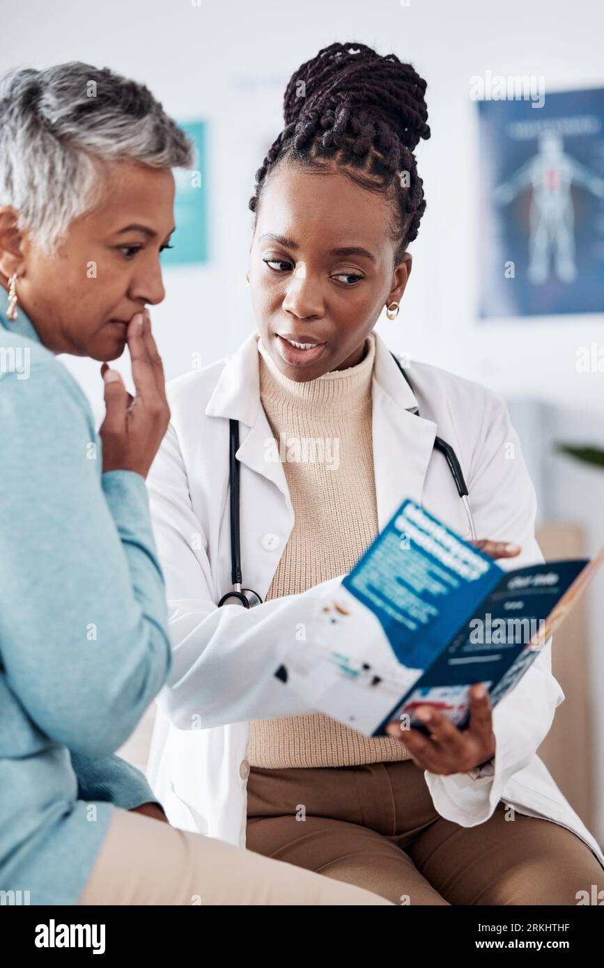 Nurse pamphlet patient hi-res stock photography and images - Alamy