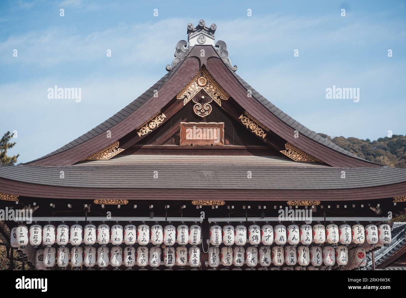 A roof of a traditional Japanese temple Stock Photo - Alamy