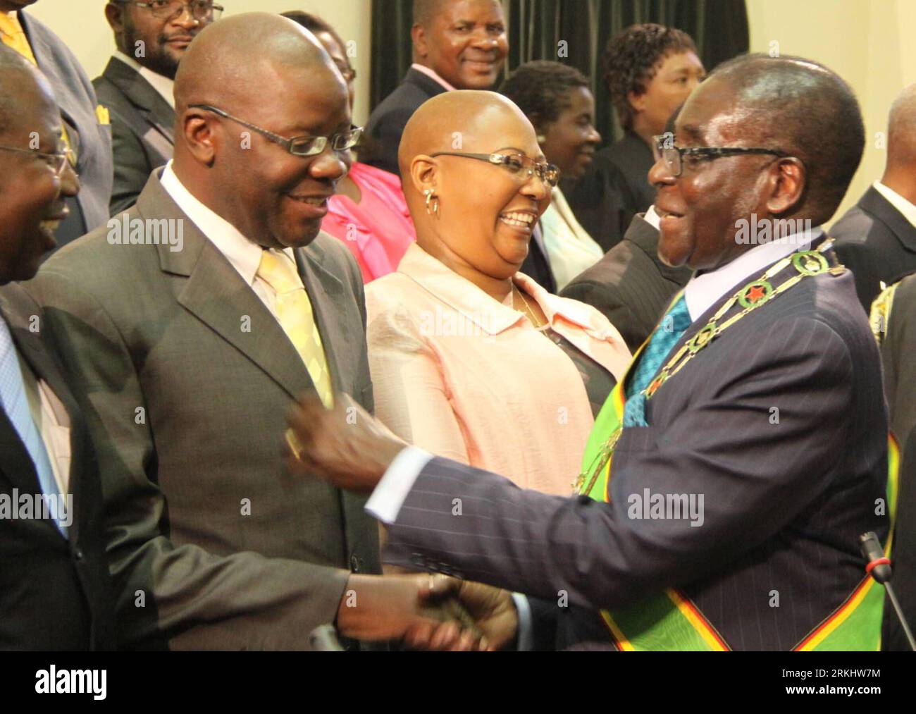 Robert mugabe r hi-res stock photography and images - Alamy