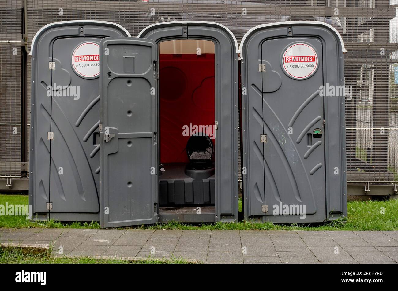 Easy open doors hi-res stock photography and images - Alamy