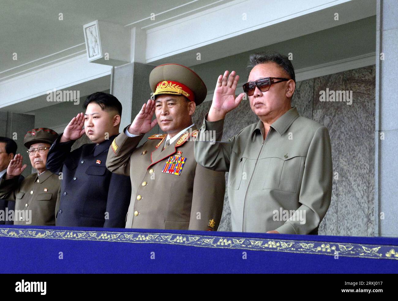 Kim jong un military parade pyongyang hi-res stock photography and ...