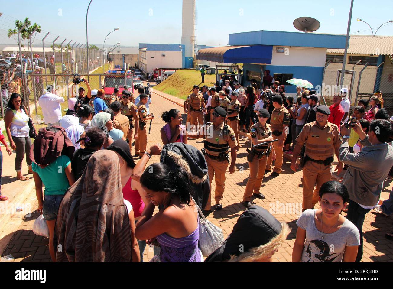 Riot gates hi-res stock photography and images - Alamy