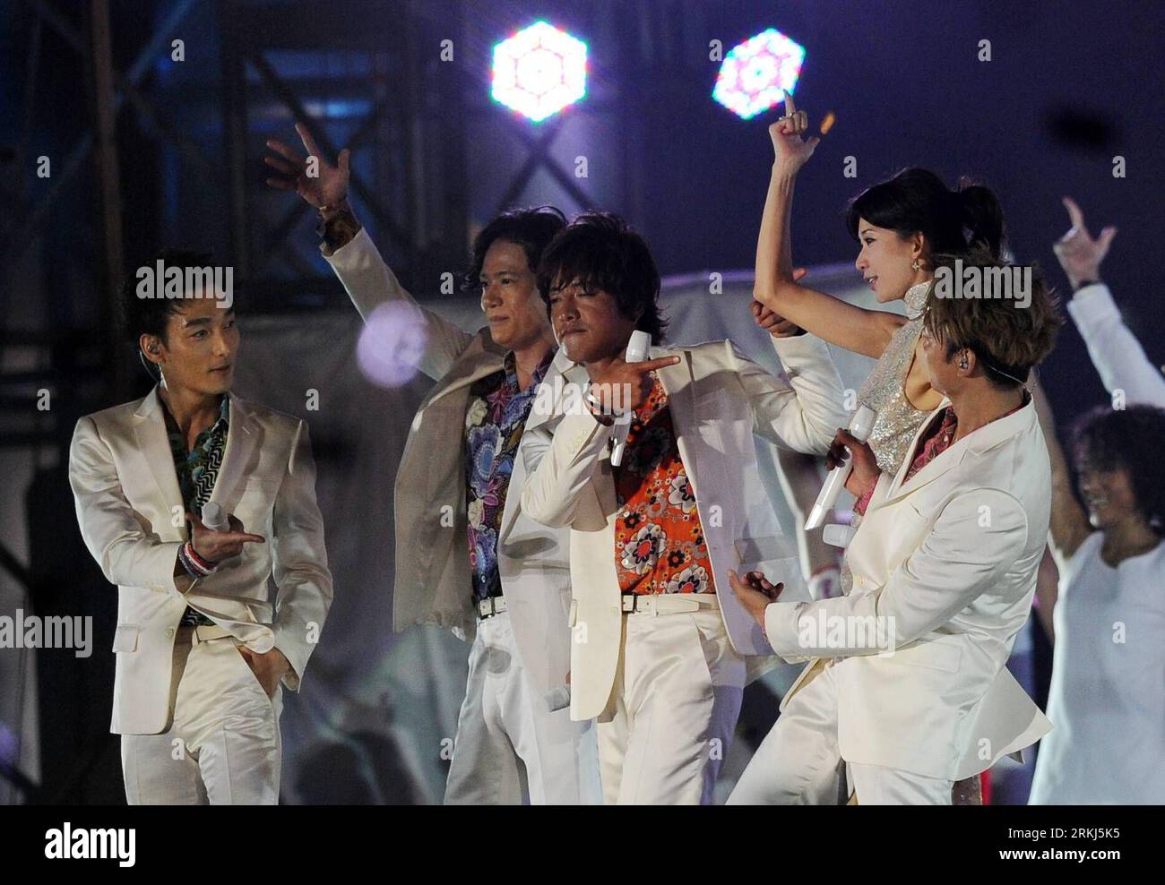 Overseas concert hi-res stock photography and images - Alamy