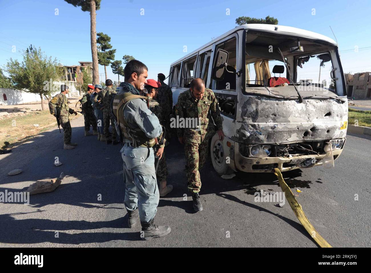 Civilian wounded hi-res stock photography and images - Alamy