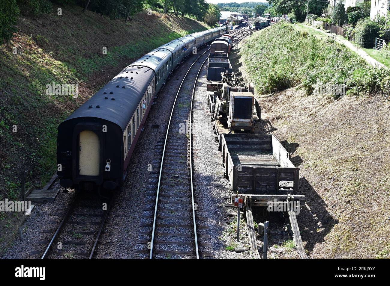 Wightwick Hall a modified Hall class pulling a passenger train into ...
