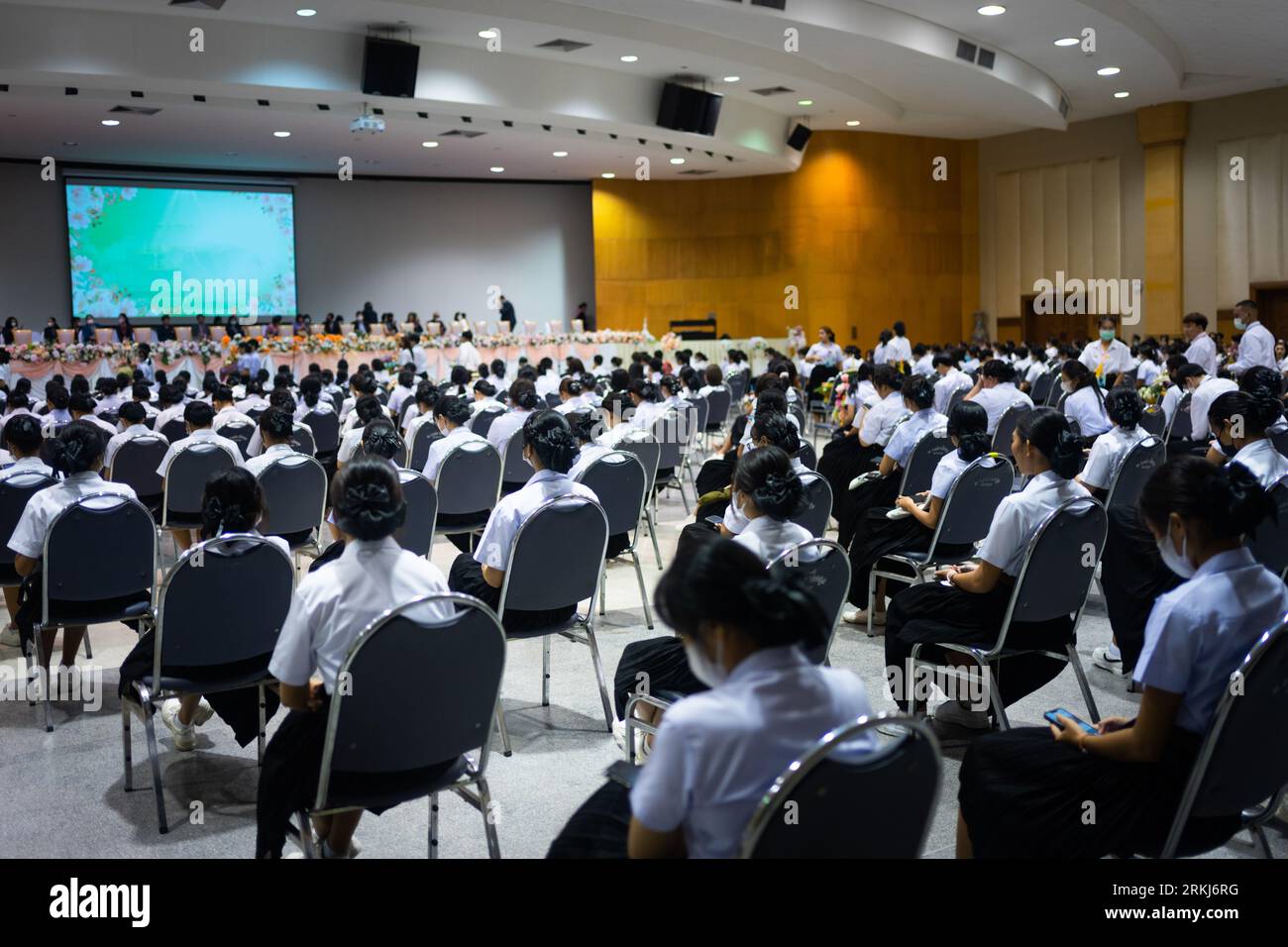 Large group wearing uniforms hi-res stock photography and images - Alamy