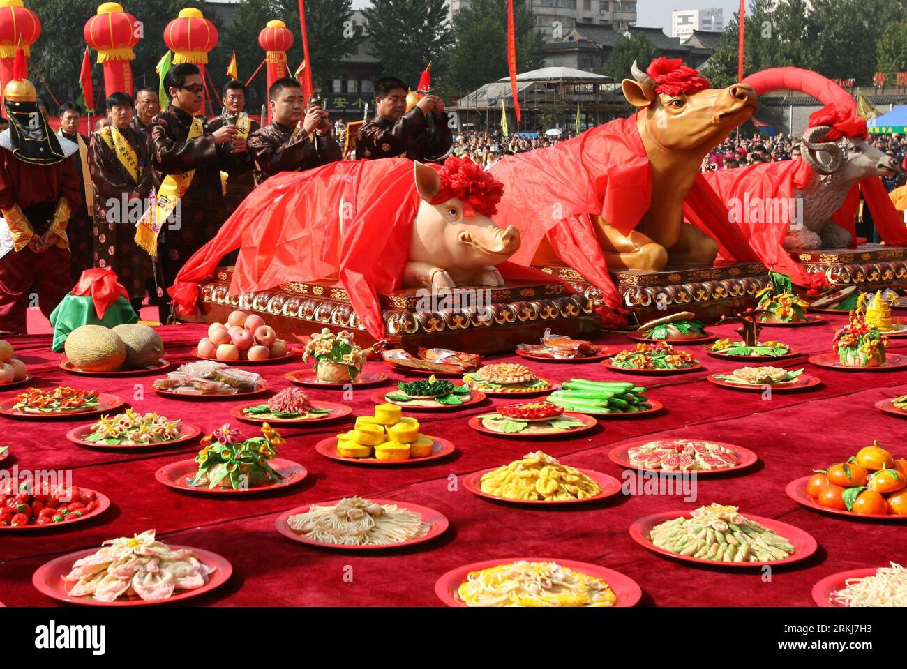 Guan li ceremony hi-res stock photography and images - Alamy