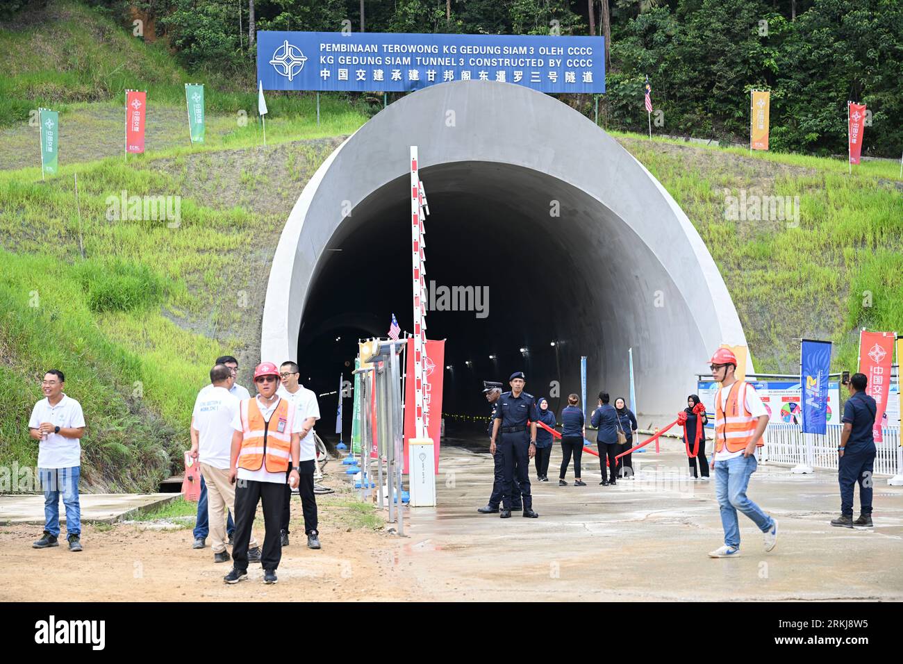 Kuala Lumpur. 25th Aug, 2023. People take part in a breakthrough ...