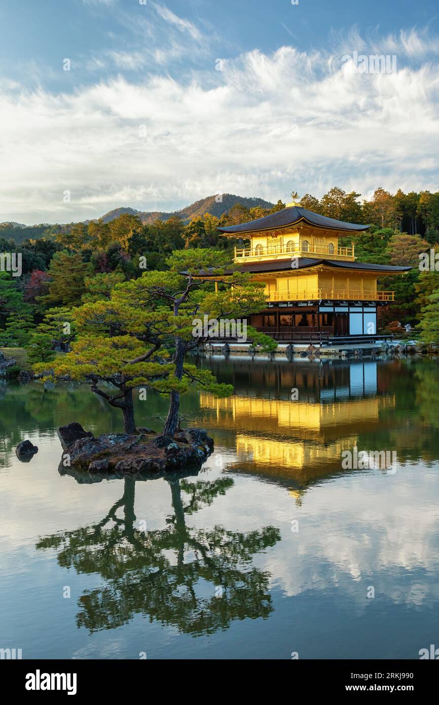 Last light hitting the Golden Pavilion at Kinkaku-ji in Kyoto, Japan ...