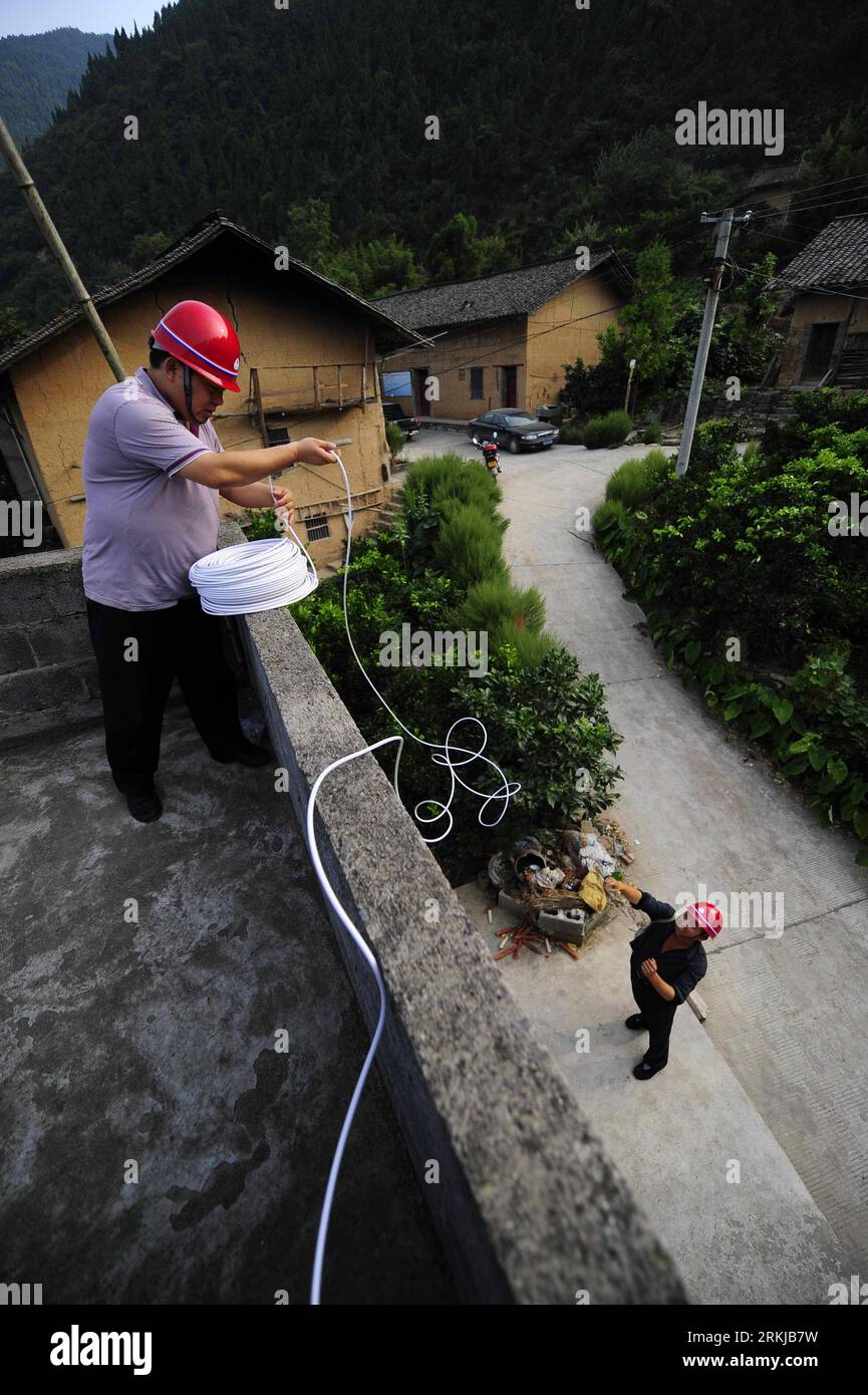 Cable y cables hi-res stock photography and images - Alamy