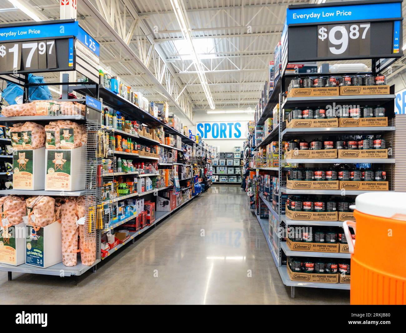 Walmart store signage hi-res stock photography and images - Alamy