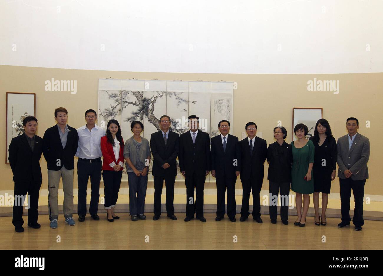 Family members visit exhibition hi-res stock photography and images - Alamy