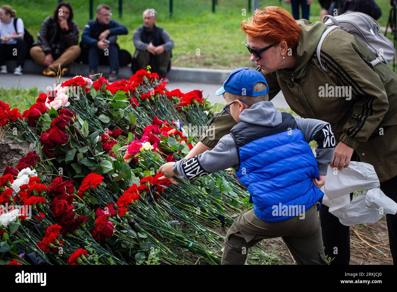 St. Petersburg, Russia. 24th Aug, 2023. A woman and a kid lay flowers ...