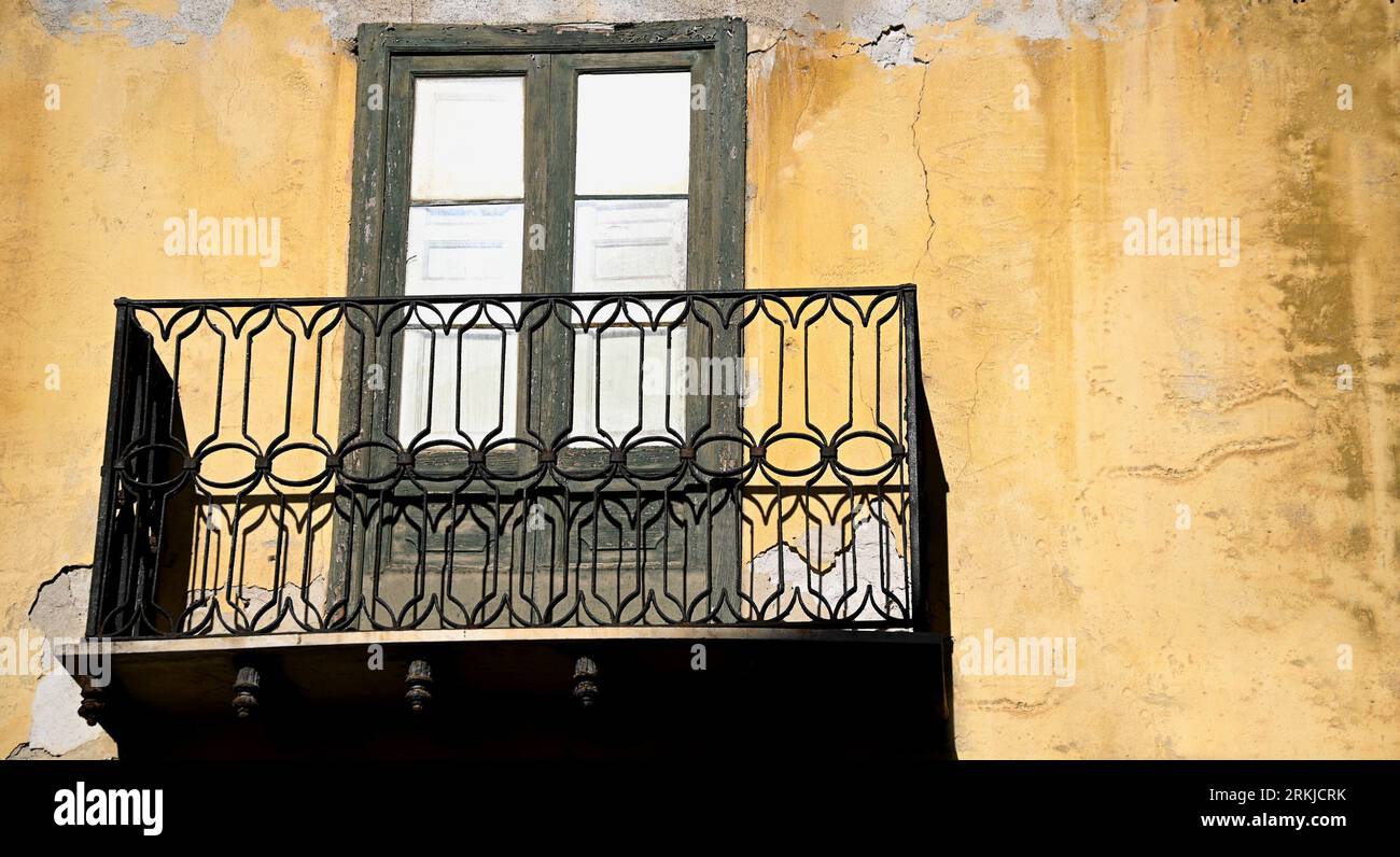 Traditional Sicilian house balcony on Via Umberto in Cefalù Sicily ...