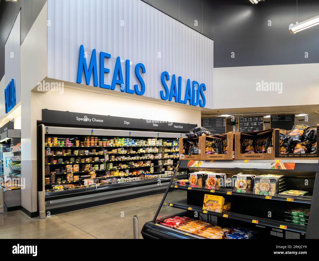 Grocery center aisle hi-res stock photography and images - Alamy