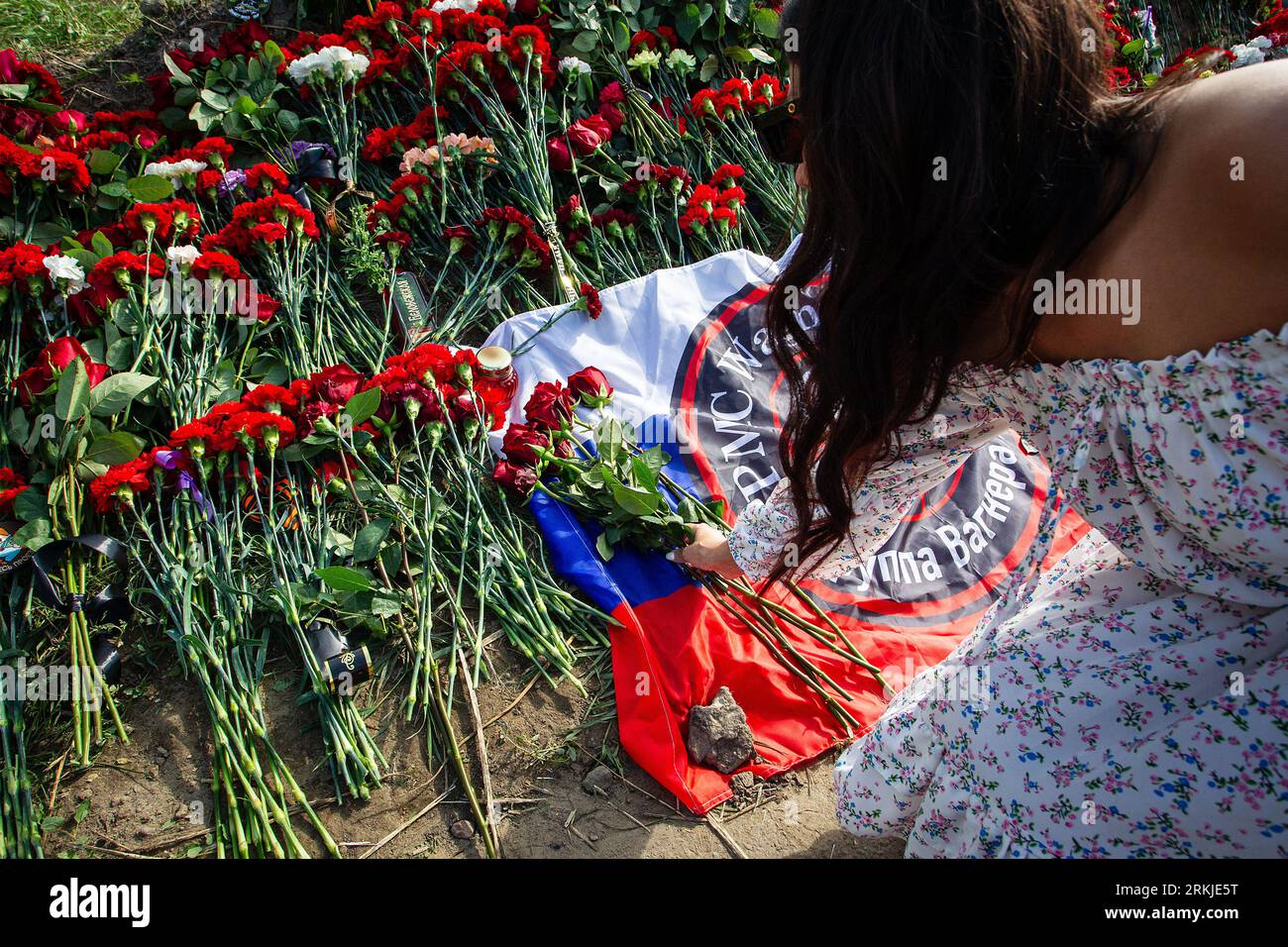 St. Petersburg, Russia. 24th Aug, 2023. A woman lays flowers in memory ...