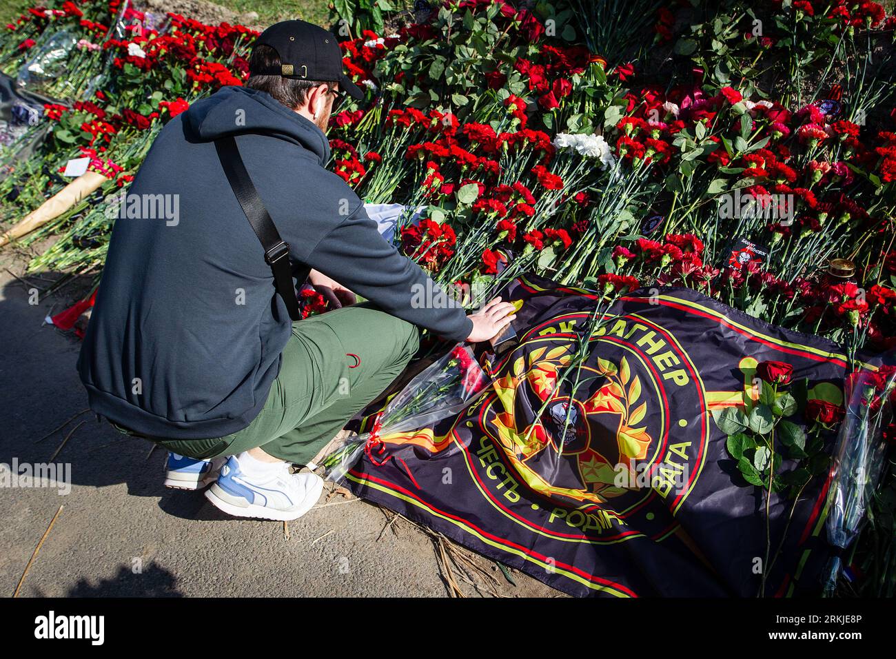 St. Petersburg, Russia. 24th Aug, 2023. A man lays flowers in memory of ...