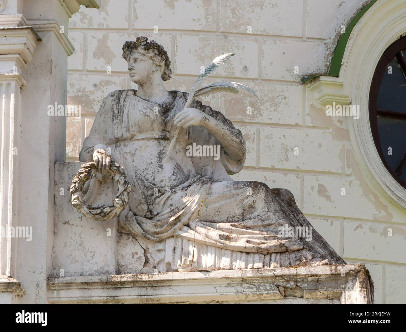 Statue of roman goddess Victoria on the roof big Stock Photo - Alamy