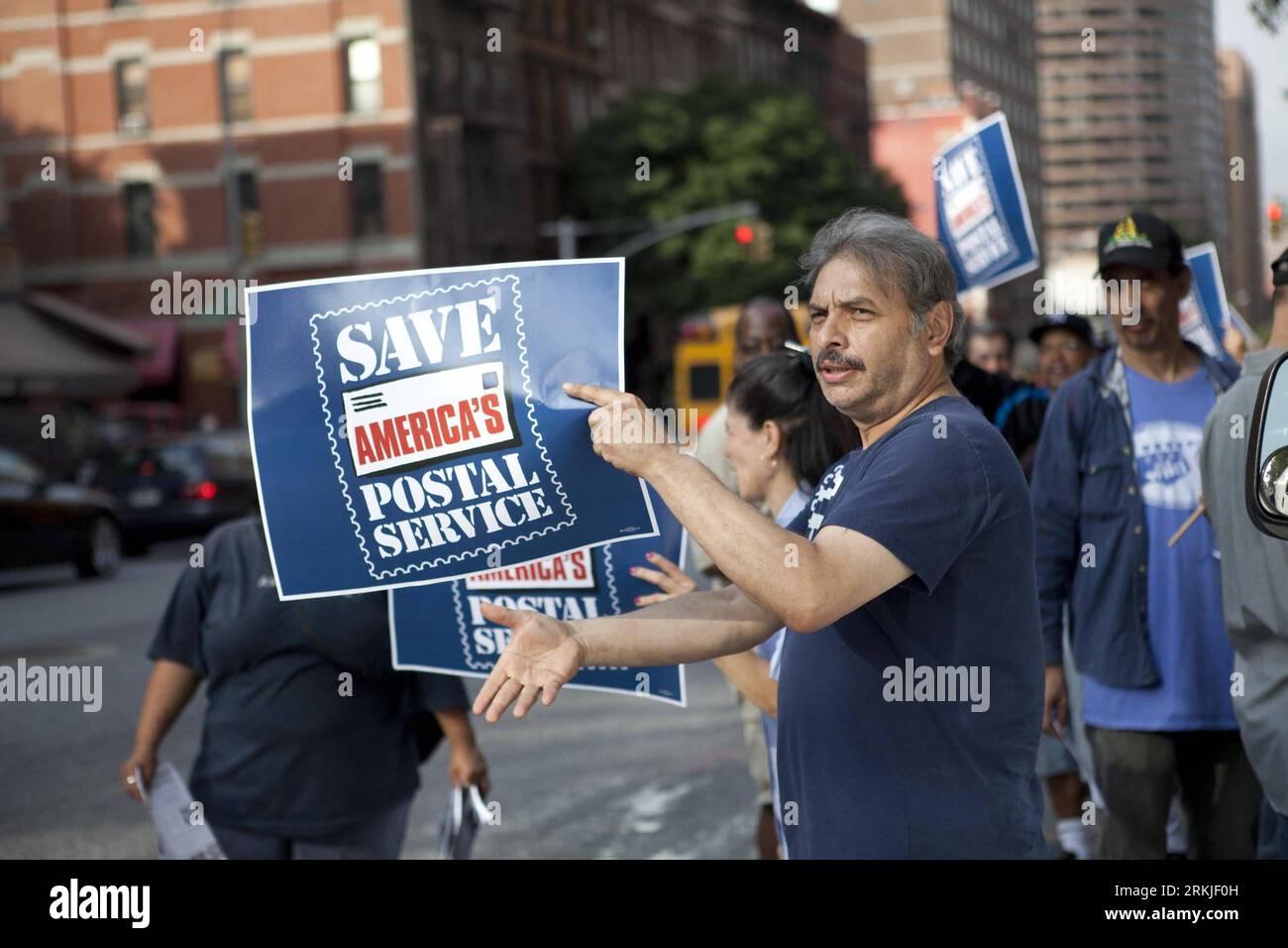 Serviceand hi-res stock photography and images - Alamy