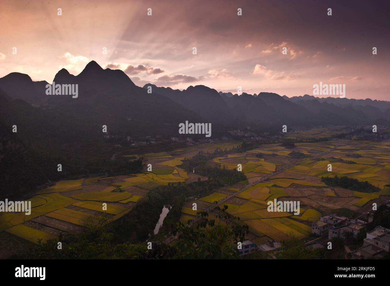 Evolution peaks hi-res stock photography and images - Alamy