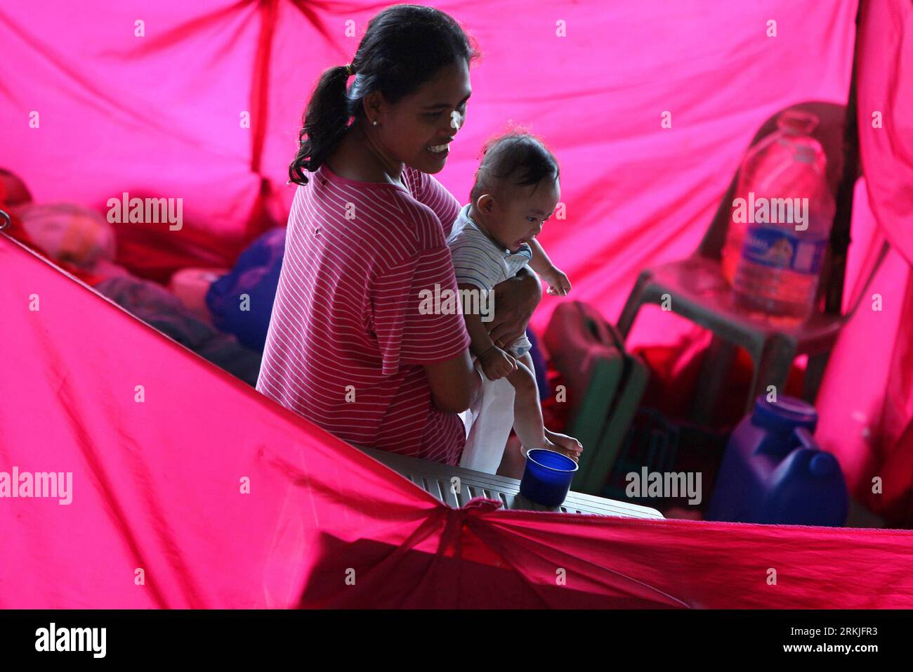 Child leaving basketball hi-res stock photography and images - Alamy