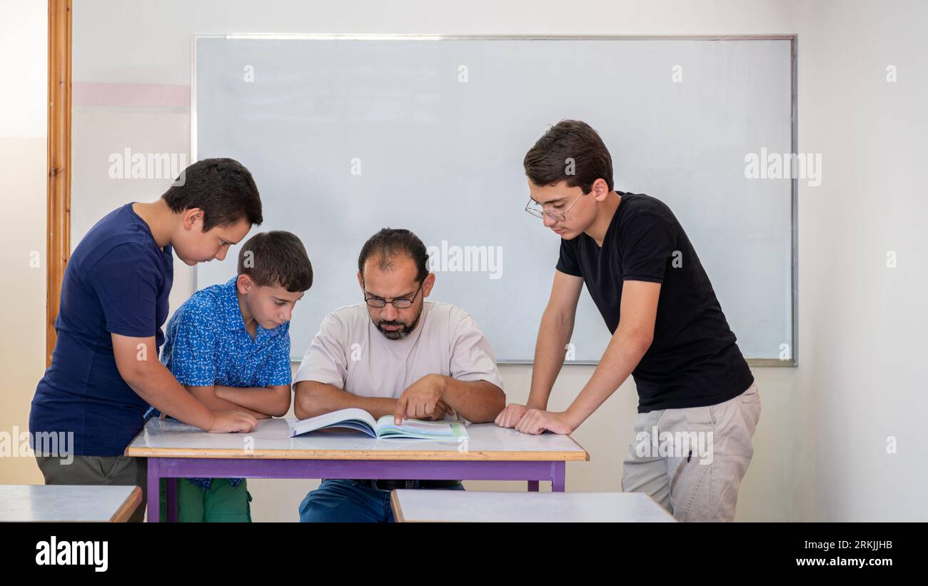 Students communicating with their teacher about there status and ...