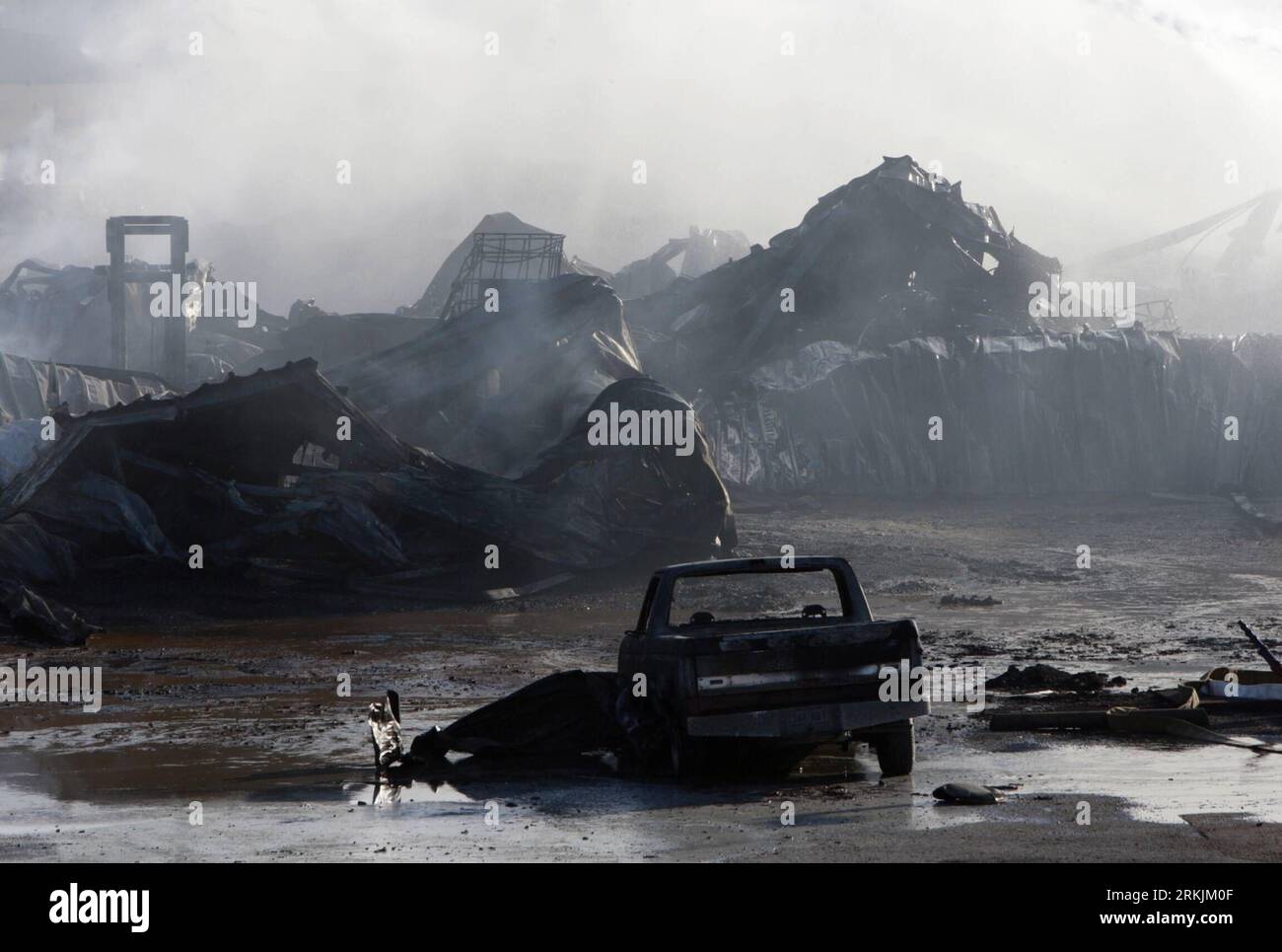 Texas chemical plant fire hi-res stock photography and images - Alamy