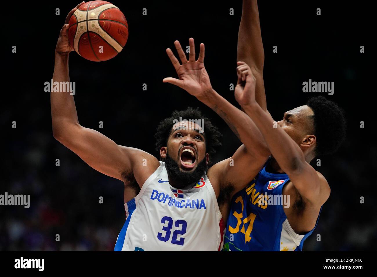 Dominican Republic forward Karl-Anthony Towns (32) shoots against ...