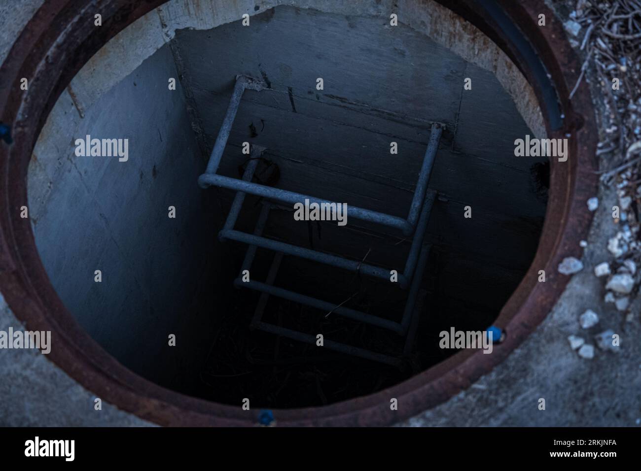 Bottom rung of the ladder hi-res stock photography and images - Alamy