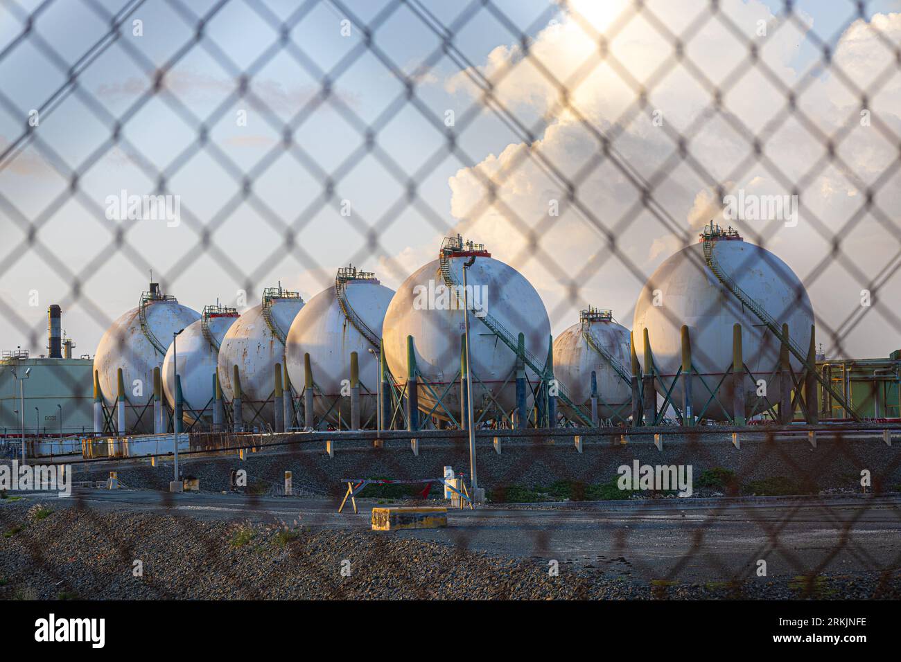 Large oil storage tanks in hi-res stock photography and images - Alamy
