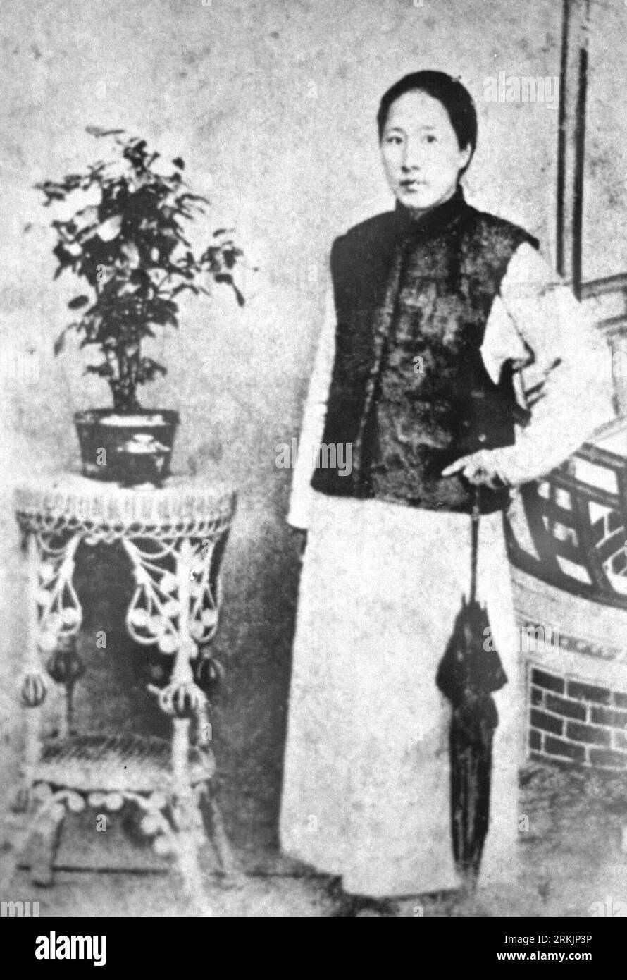 Zeitgeist vertical hi-res stock photography and images - Alamy