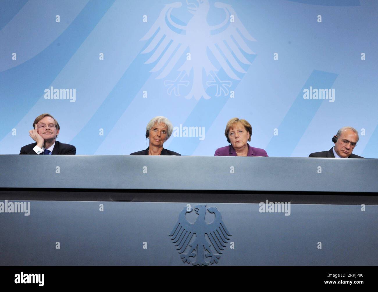 System meting hi-res stock photography and images - Alamy