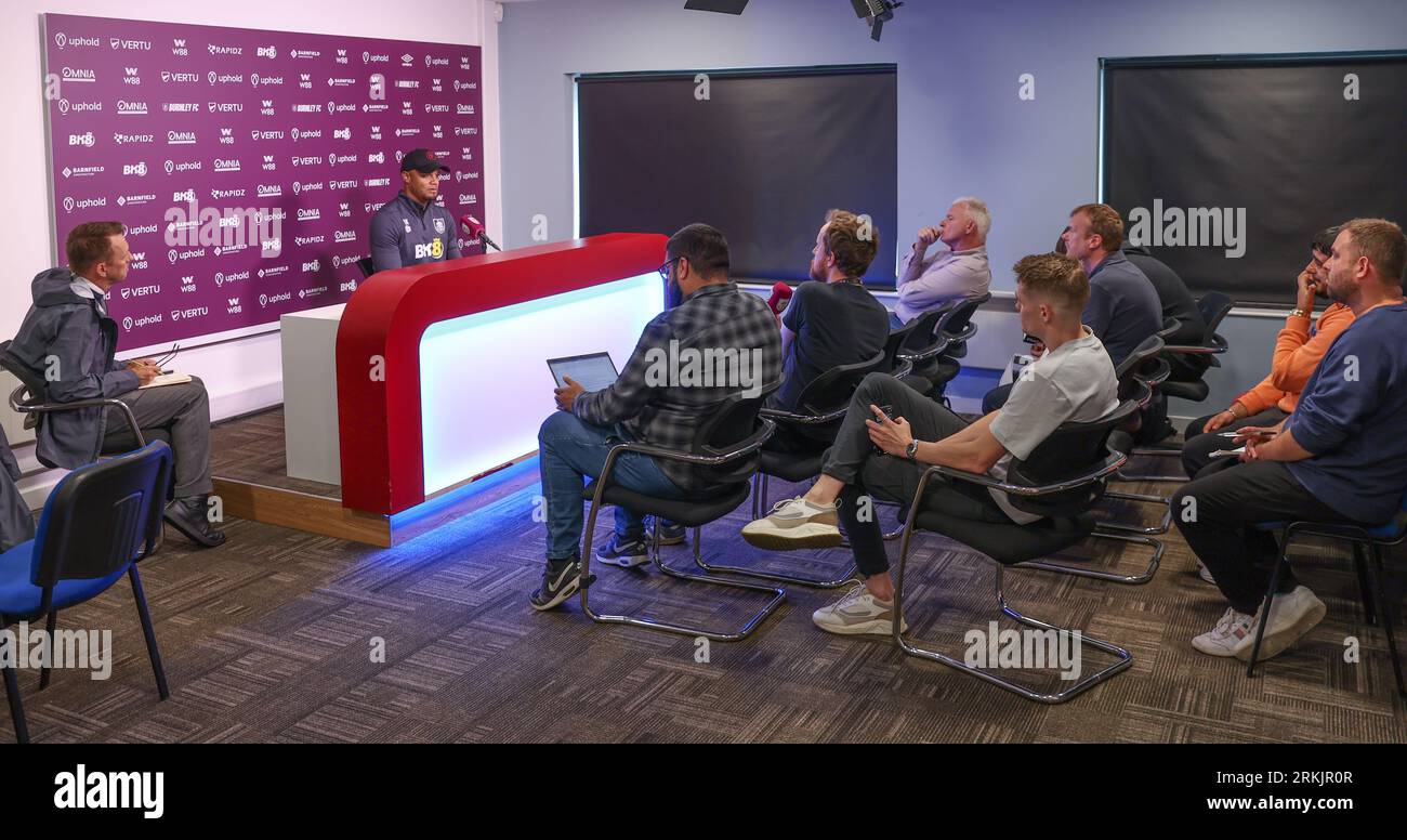 Burnley training hi-res stock photography and images - Alamy