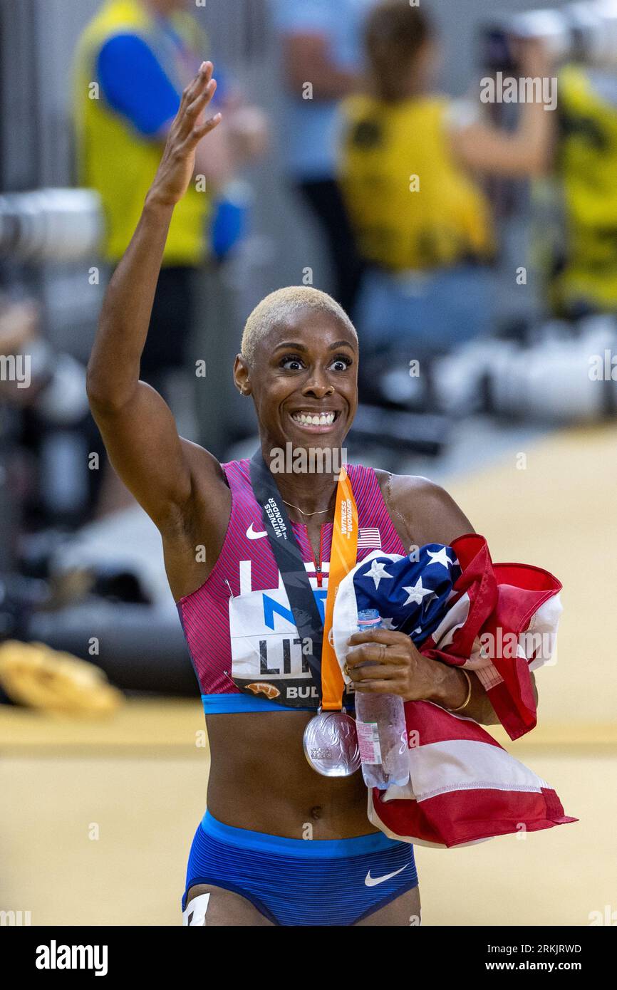 Shamier Little (USA) spots her mom after recieving her silver medal in ...