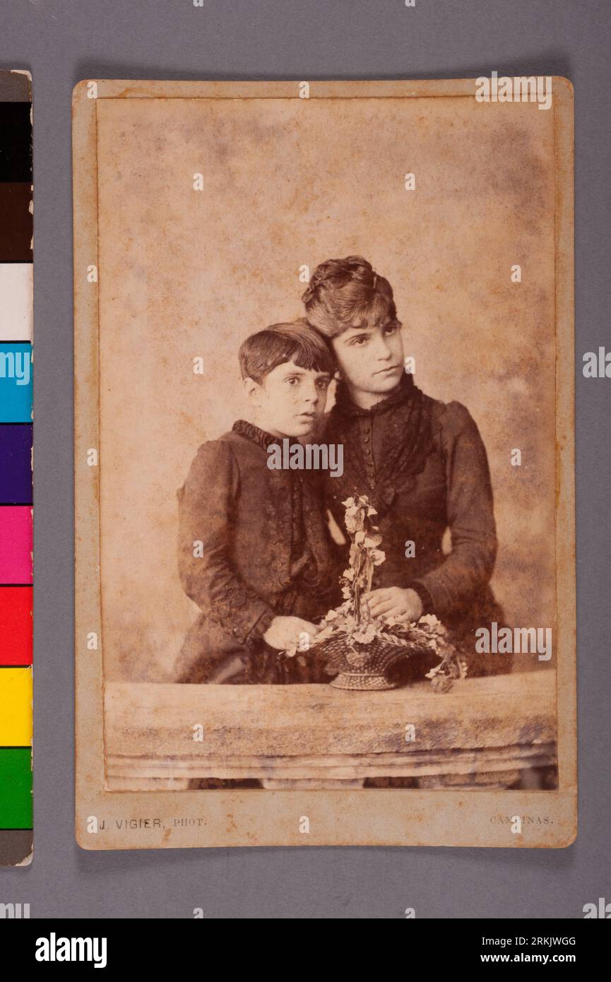 Mulher e Menino Anônimos 1885 by Jacques Vigier Stock Photo - Alamy