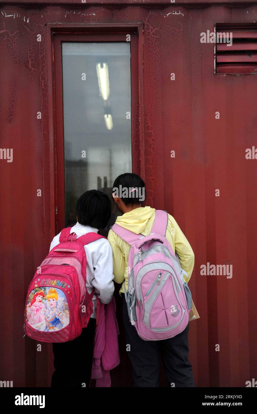 China classroom 13 hi-res stock photography and images - Alamy