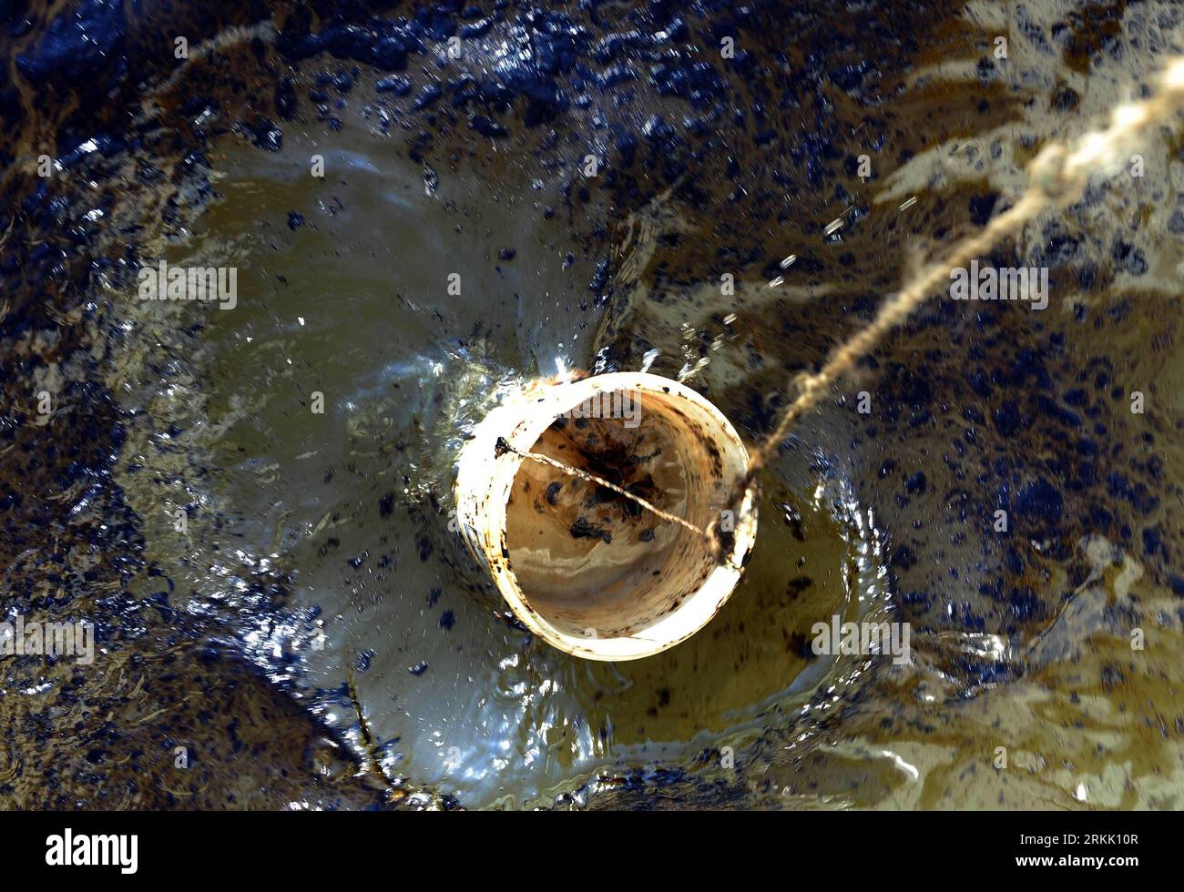 Oil spill sample hi-res stock photography and images - Alamy