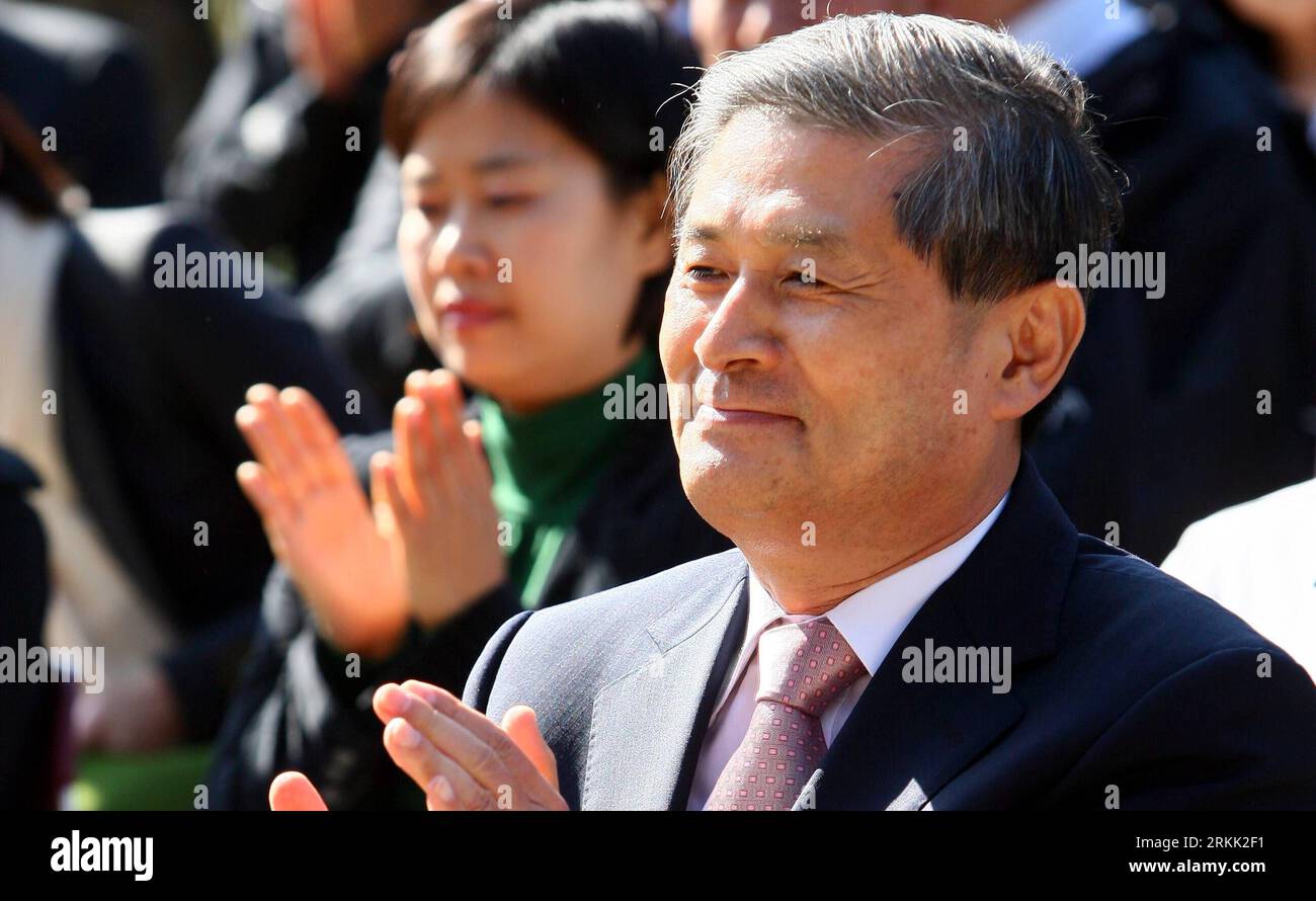 Woo suk hwang hi-res stock photography and images - Alamy