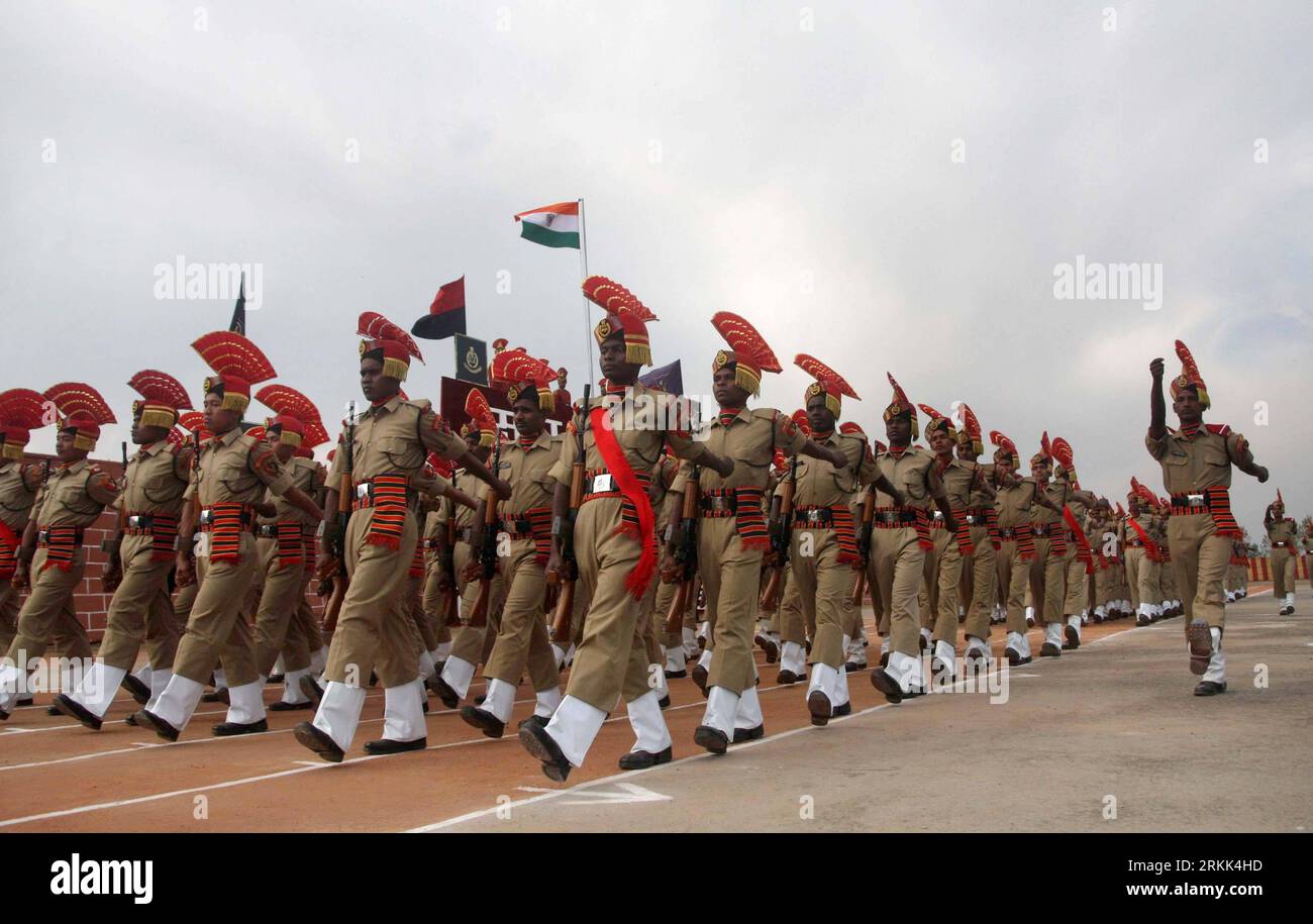 Bsf soldiers hi-res stock photography and images - Alamy