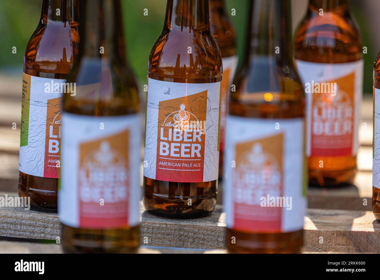 American pale ale hi-res stock photography and images - Alamy