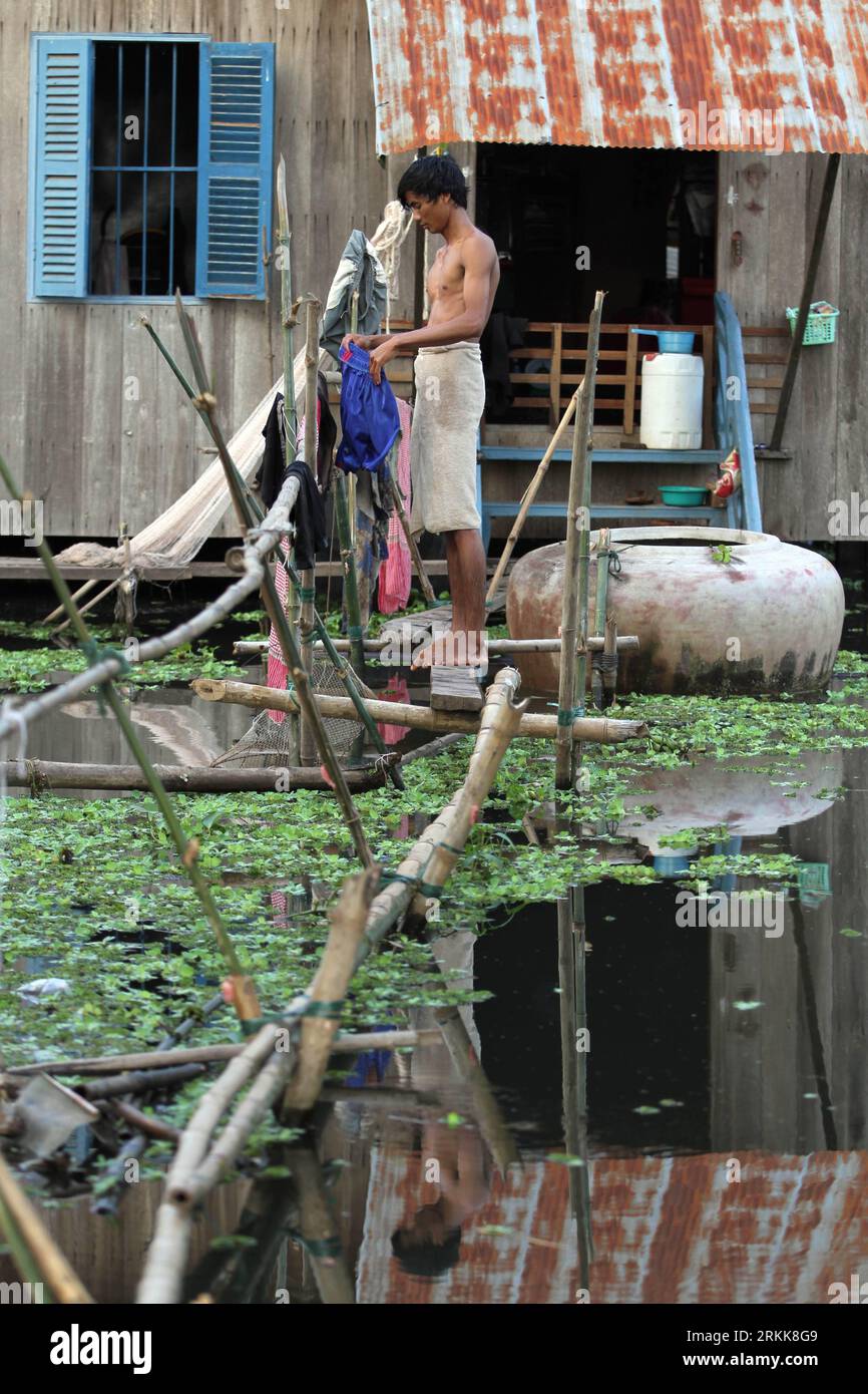 Mekong river house floods hi-res stock photography and images - Alamy