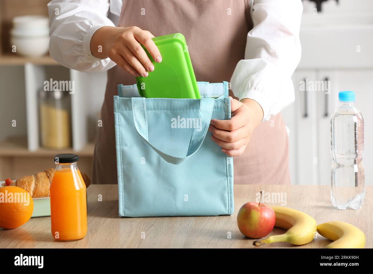 Girl packing lunch school hi-res stock photography and images - Alamy
